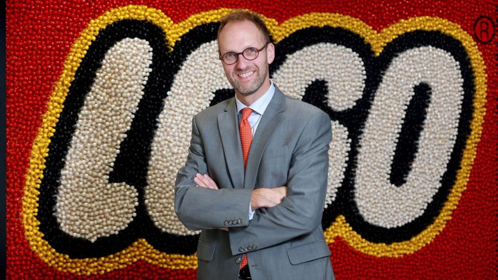 Lego boss sings Everything Is Awesome in big meeting - BBC Newsround