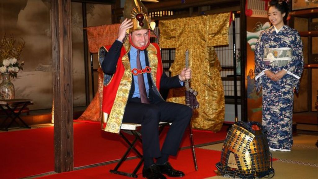 Prince William is dressed as samurai warrior in Japan - BBC News