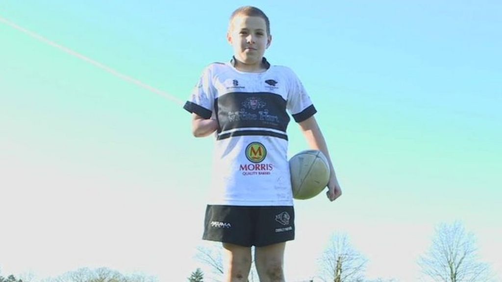 Meet the boy playing rugby one-handed - BBC Newsround