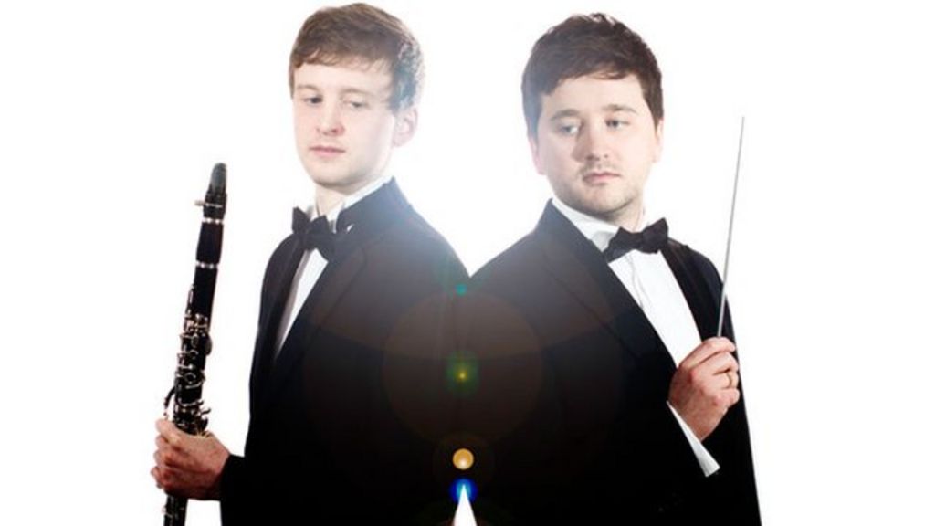 Music conductor Robert Guy had to overcome deafness - BBC News