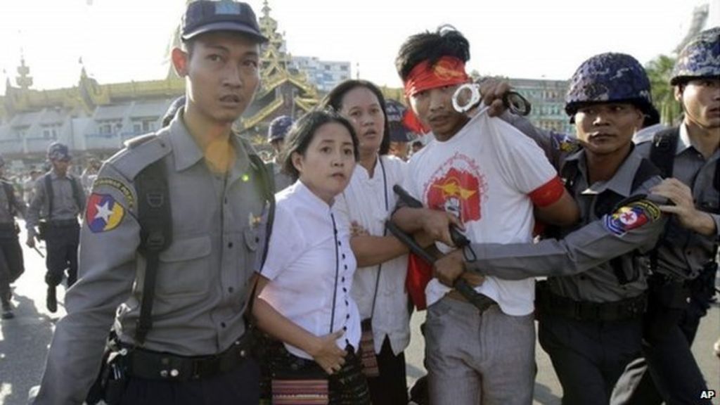Myanmar police arrest demonstrators against new education bill - BBC News