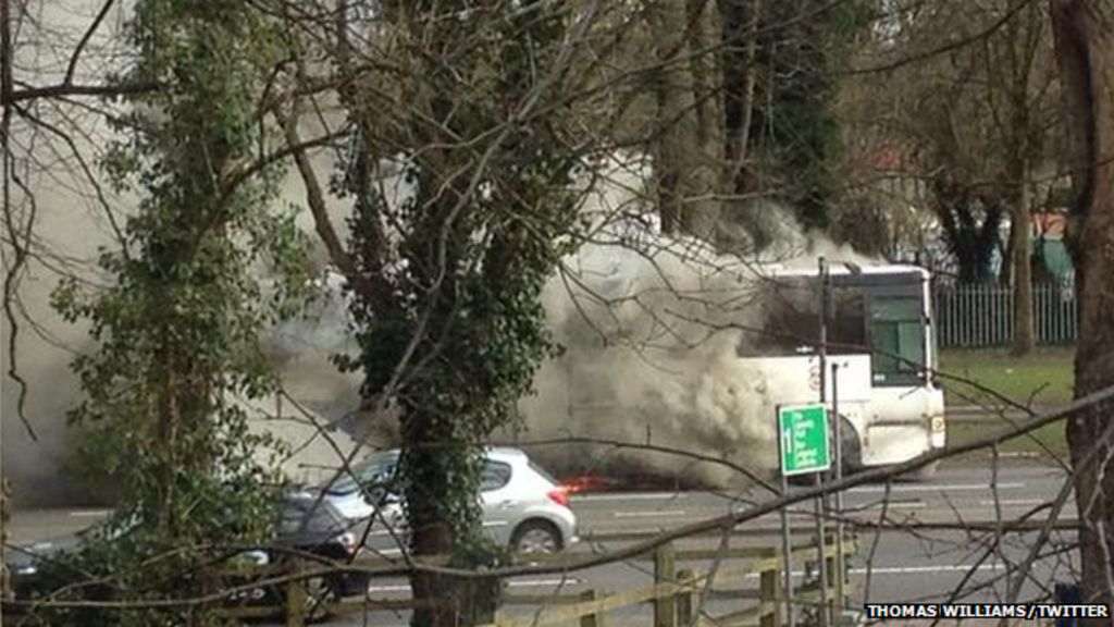 Western Avenue in Cardiff reopens after bus fire - BBC News