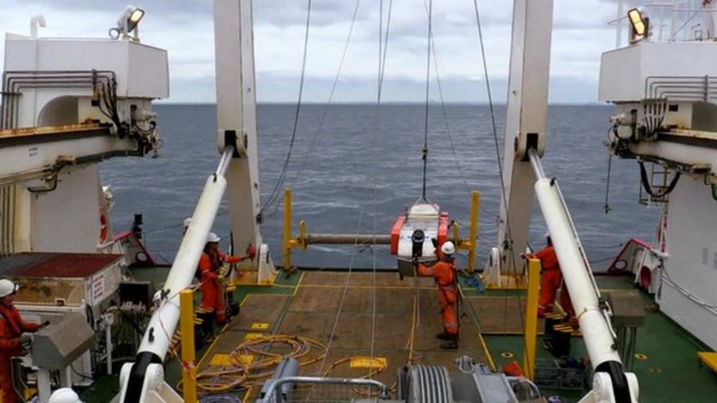 The ships hunting for flight MH370 in the Indian Ocean - BBC News