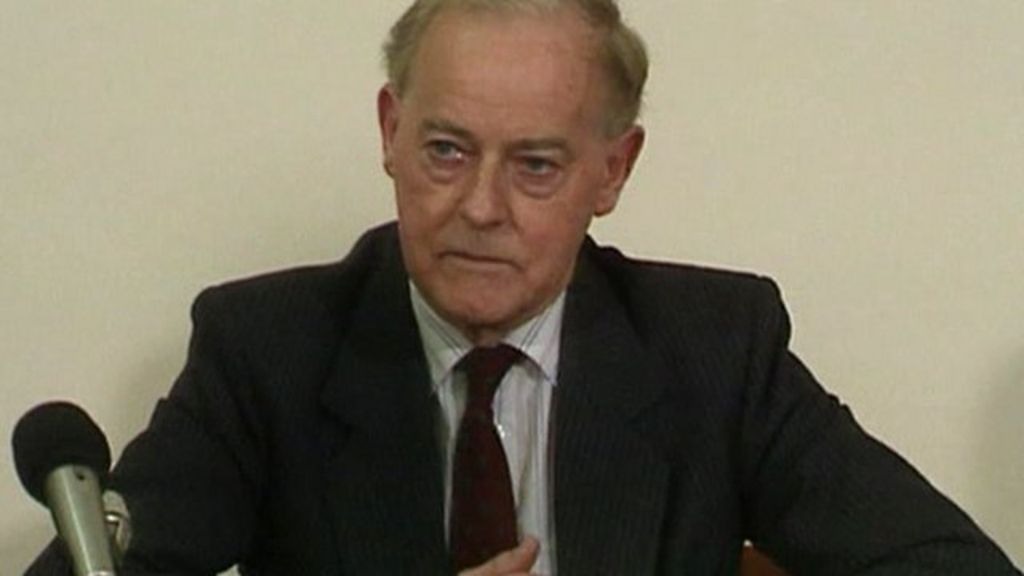 James Molyneaux: Former UUP leader dies - BBC News