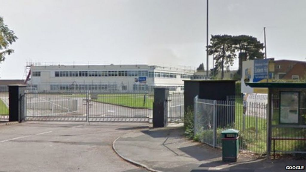 Fire at Eastern High School in Cardiff extinguished - BBC News