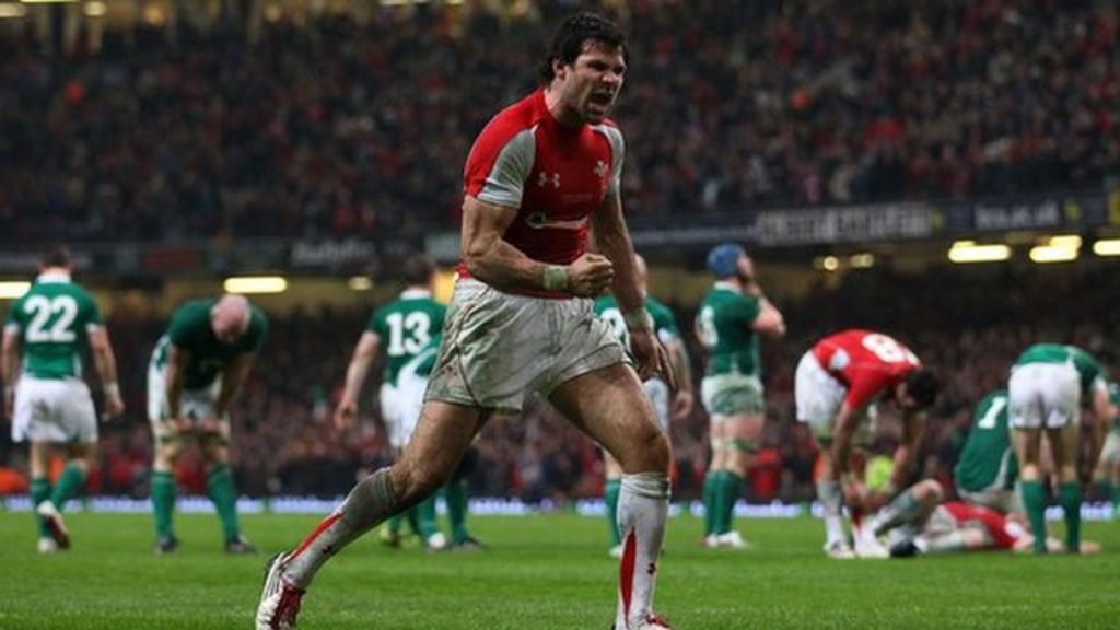 Six Nations Wales v Ireland classics: Mike Phillips 2011 - BBC Sport