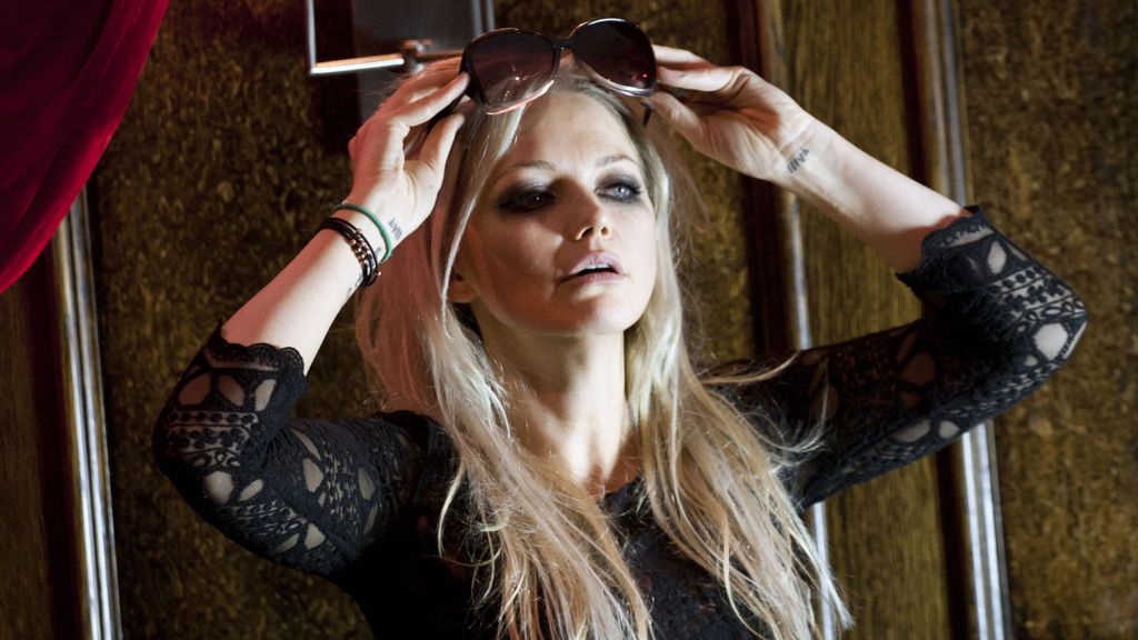 Hannah Spearritt acts the part for S Club 7 reunion - BBC News