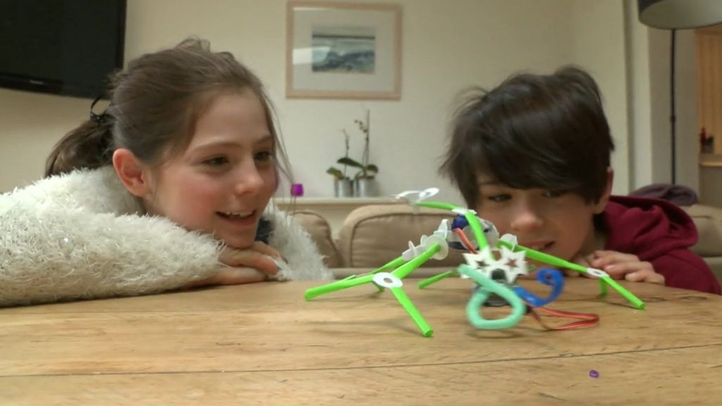 The robot built from drinking straws - BBC News