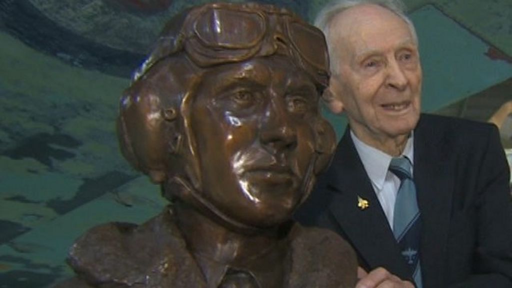 Capt Eric 'Winkle' Brown bust at Fleet Air Arm Museum - BBC News