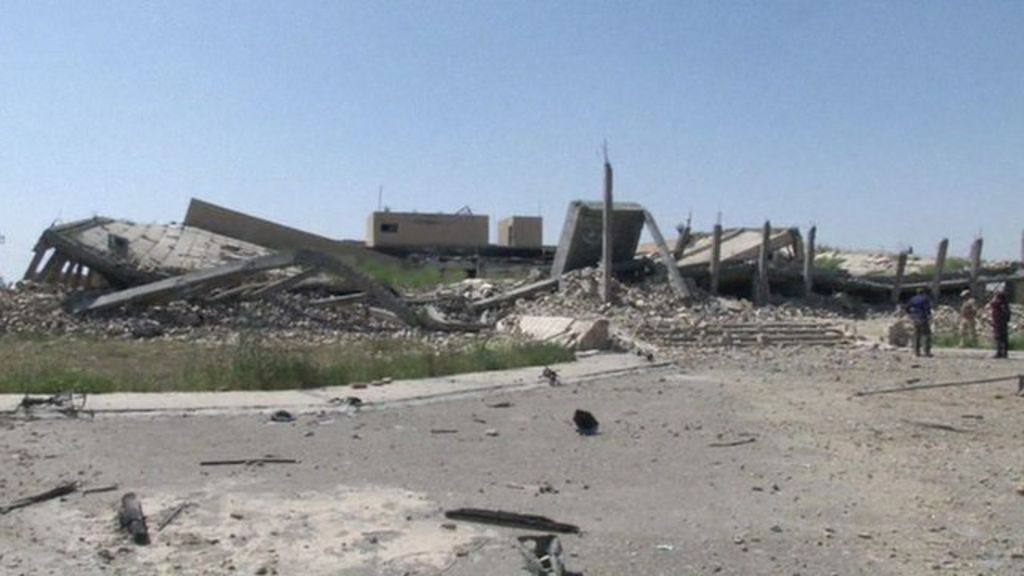 Iraq conflict: Saddam's tomb destroyed in Tikrit fighting - BBC News