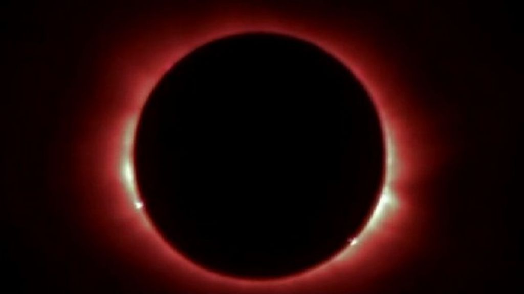 Total eclipse viewed from a plane over Faroe Islands - BBC News