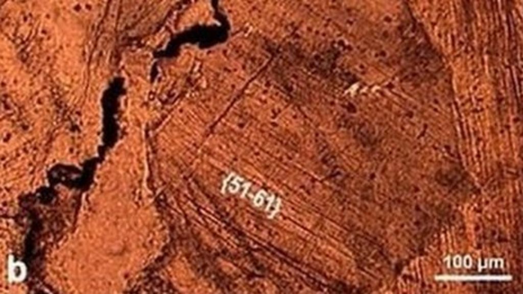 'Largest ever asteroid impact' found in Australia - BBC News