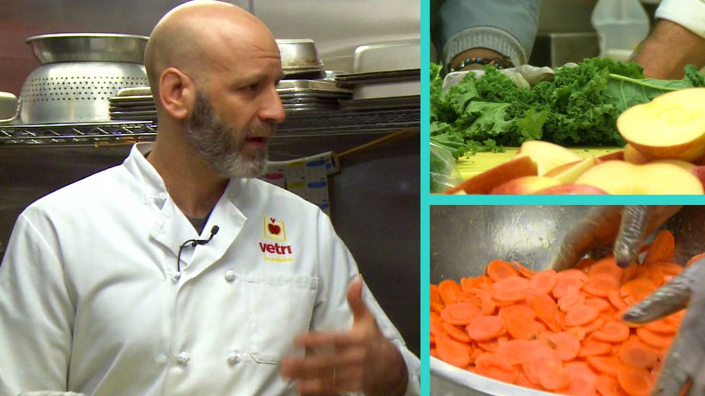 Chef Marc Vetri helps American school battle obesity - BBC Newsround