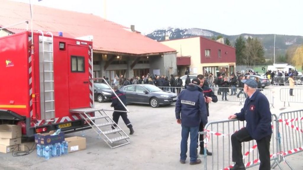 Alpine crash crisis centre prepares for families of victims - BBC News
