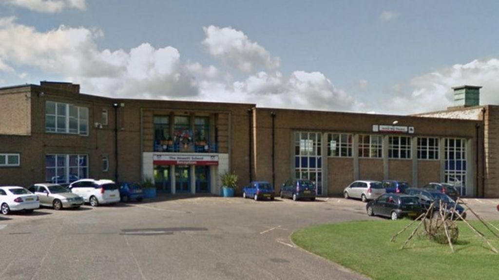 Hewett School in Norwich forced to become academy - BBC News