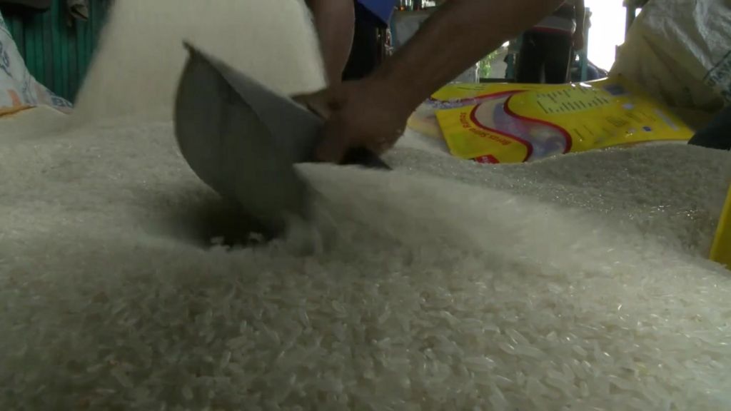 Indonesia grapples with rice inflation - BBC News