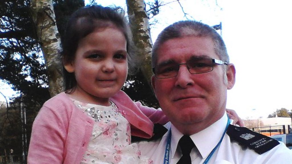 Lowestoft girl calls ambulance as mum has seizure - BBC News