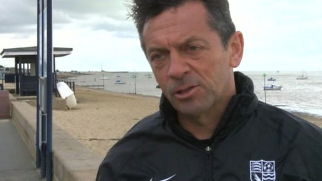 Phil Brown: Southend United boss ready for London Marathon - BBC Sport