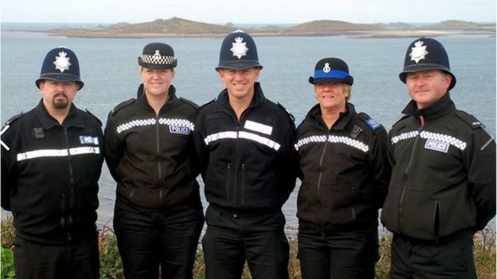 Isles of Scilly police job attracts global interest - BBC News
