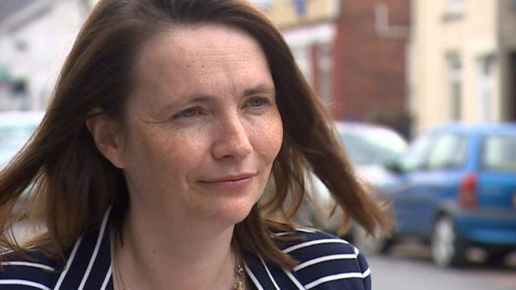 Election 2015: Kirsty Williams in 60 seconds - BBC News