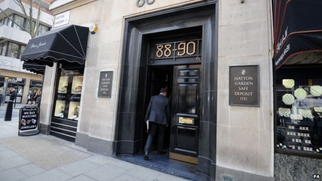 Hatton Garden jewel heist: 'No forced entry' - Police - BBC News