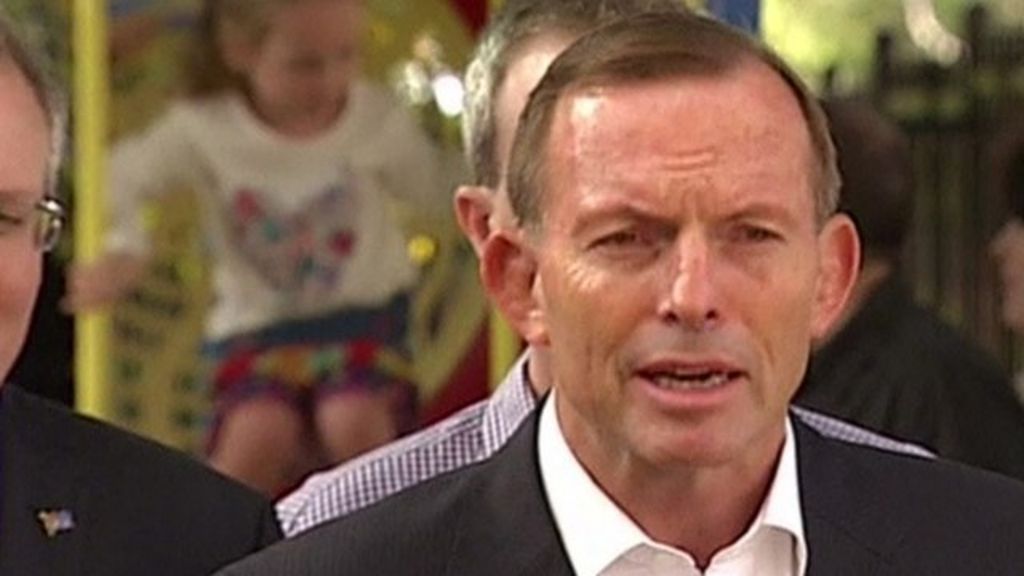 Australia PM Tony Abbott talks tough on vaccination - BBC News
