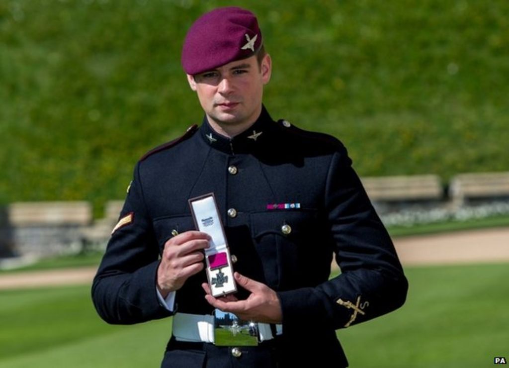 Paratrooper Josh Leakey receives Victoria Cross - BBC News