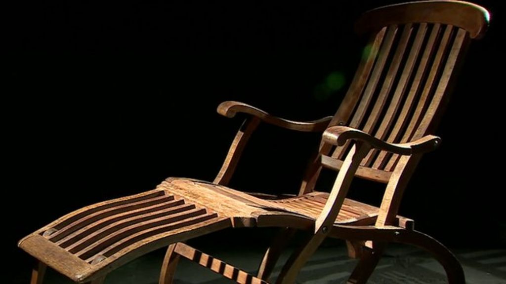 Titanic deckchair from first-class deck up for auction - BBC News