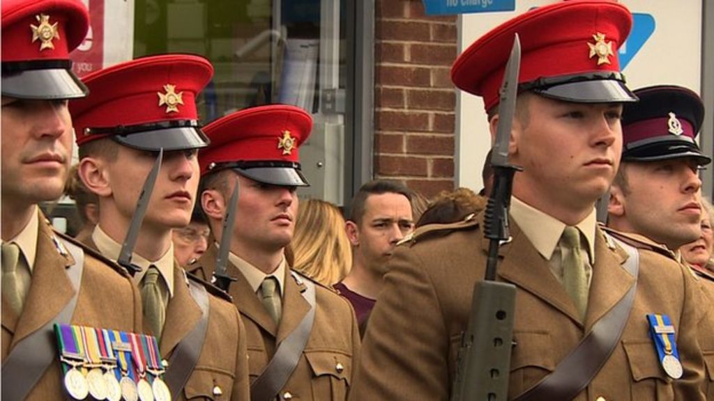 Army's Light Dragoons say farewell to Dereham for last time - BBC News