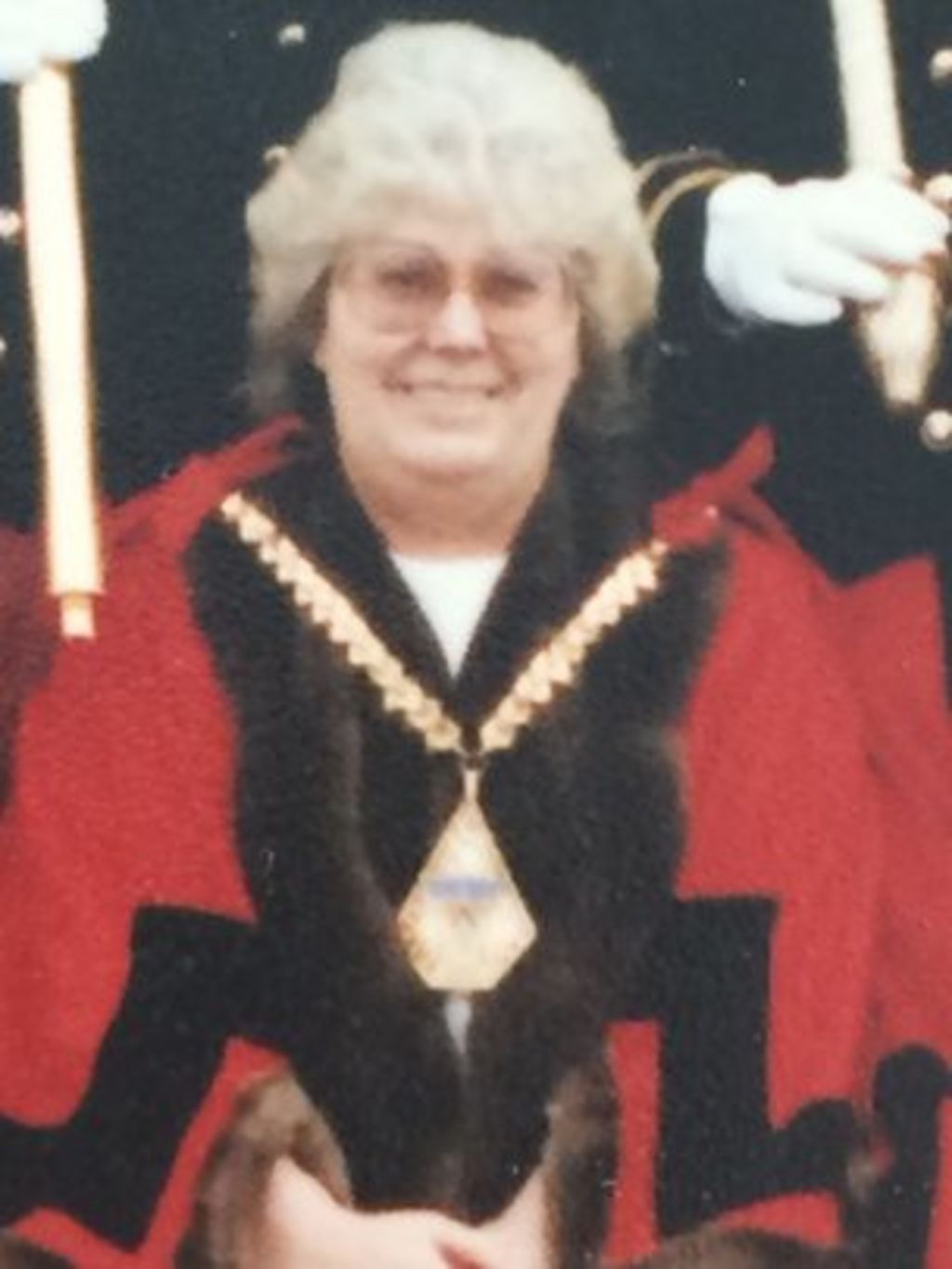 Slough flag at half mast after death of former mayor - BBC News