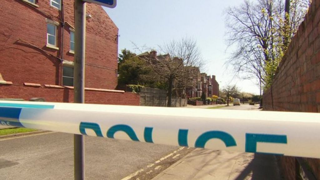 Bootle murders: Police release CCTV footage of Peter Fox - BBC News