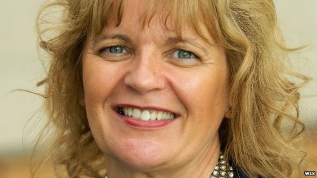 Business mentor Margaret Gibson wins Queen's Award - BBC News