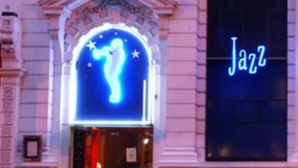 London's iconic Jazz Cafe celebrates 25 years - BBC News