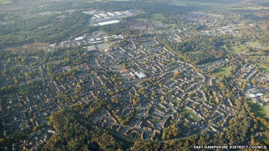 Whitehill Bordon new town plans approved for barracks - BBC News