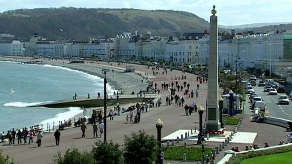 Election 2015: BBC Wales tour visits Aberconwy - BBC News