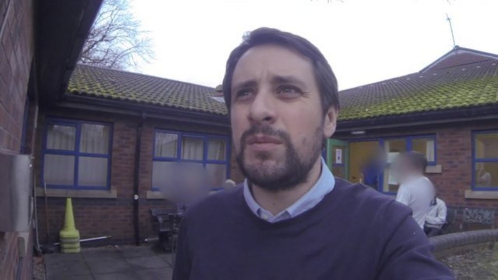 Inside an NHS alcohol detox service - BBC News