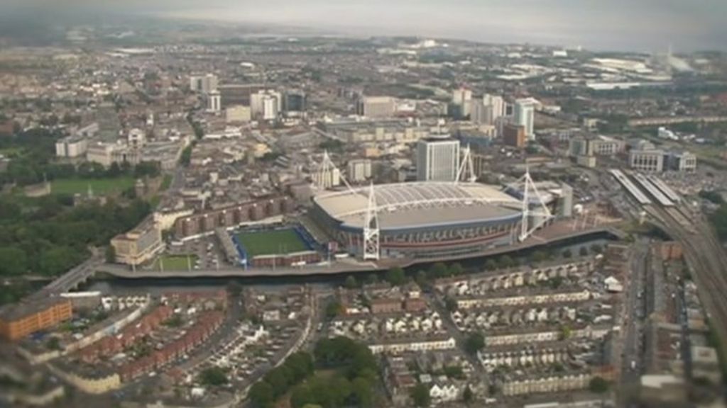 Election 2015: BBC Wales tour visits Cardiff - BBC News