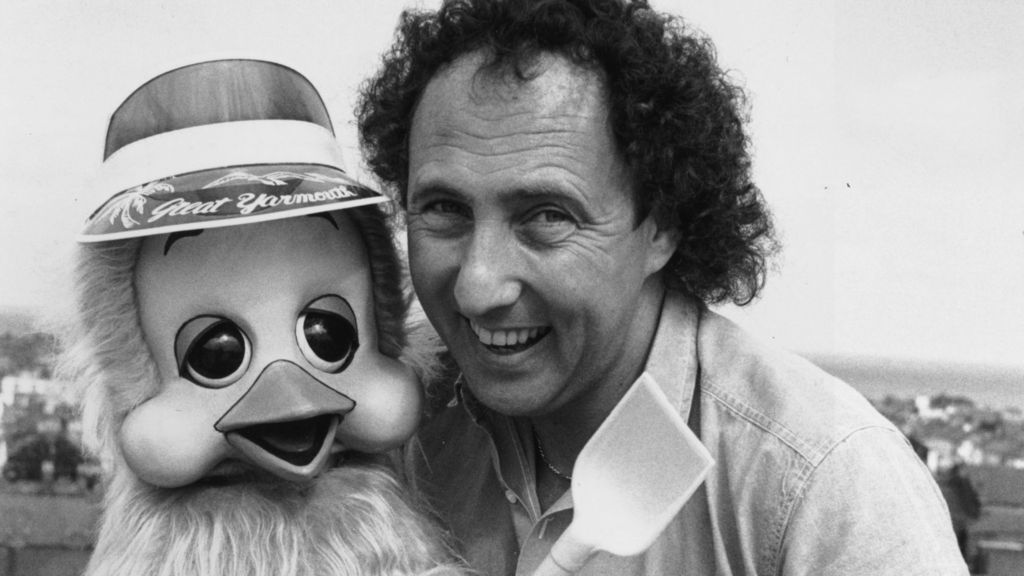 In pictures: Keith Harris - BBC News