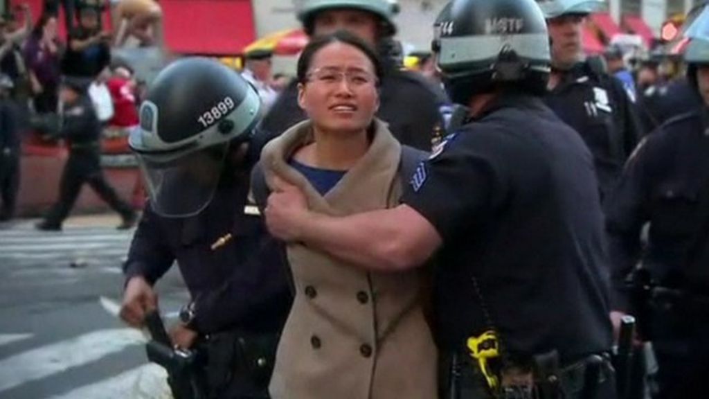 Arrests at Freddie Gray protest in New York - BBC News
