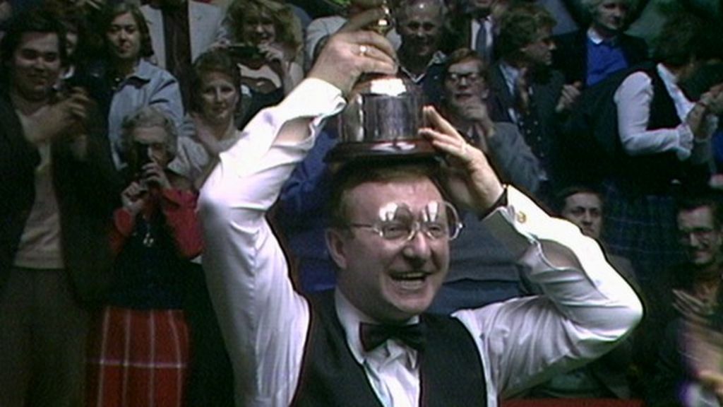 1985 World Snooker Final: Dennis Taylor lifts World Championship trophy ...