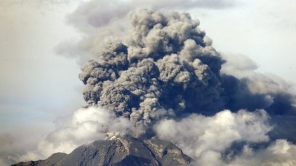 Chile's Calbuco volcano erupts for third time - BBC News