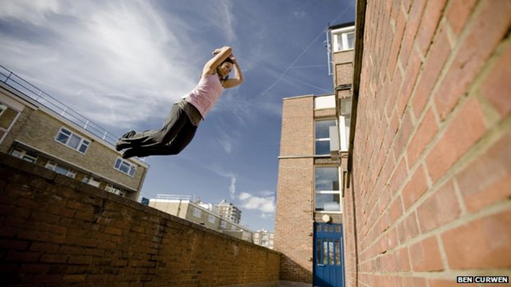 The women who are obsessed with Parkour - BBC News