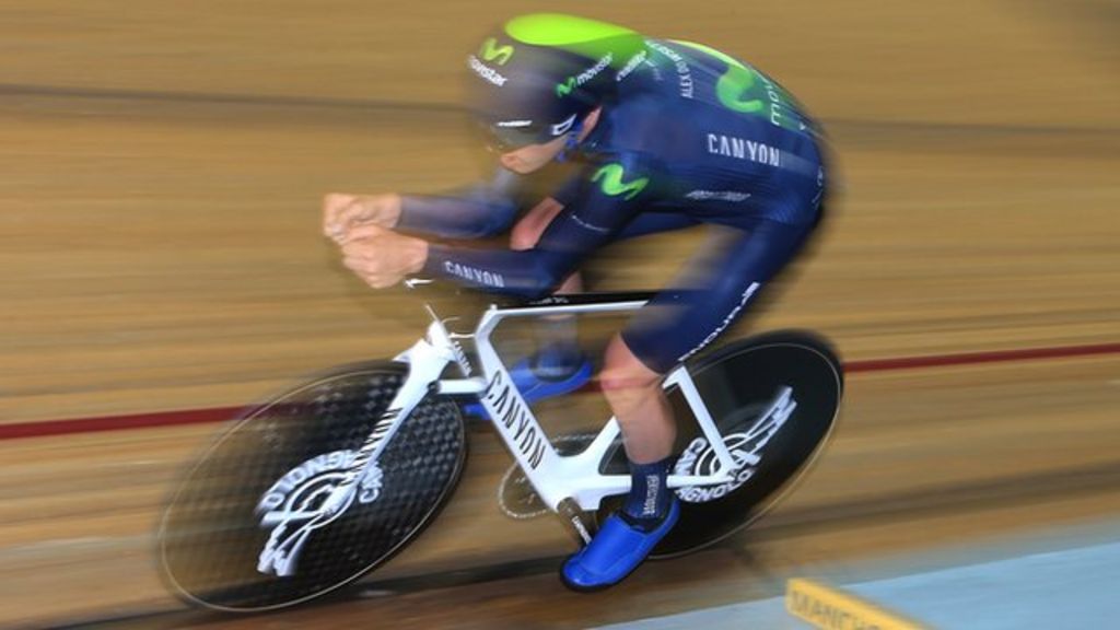 Alex Dowsett breaks iconic hour record - BBC Sport