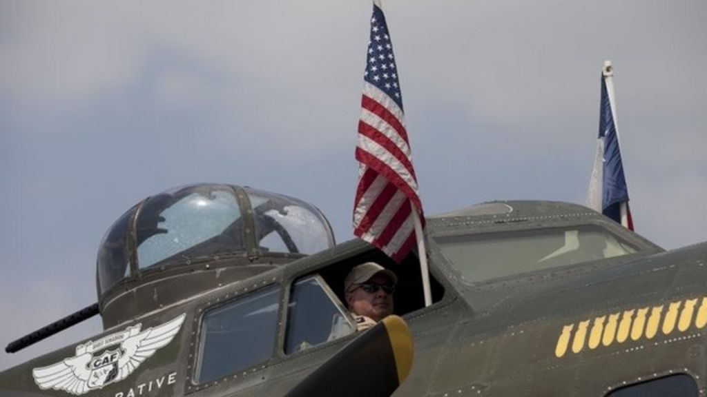 Watch: VE Day Washington DC ceremony and flyover - BBC News