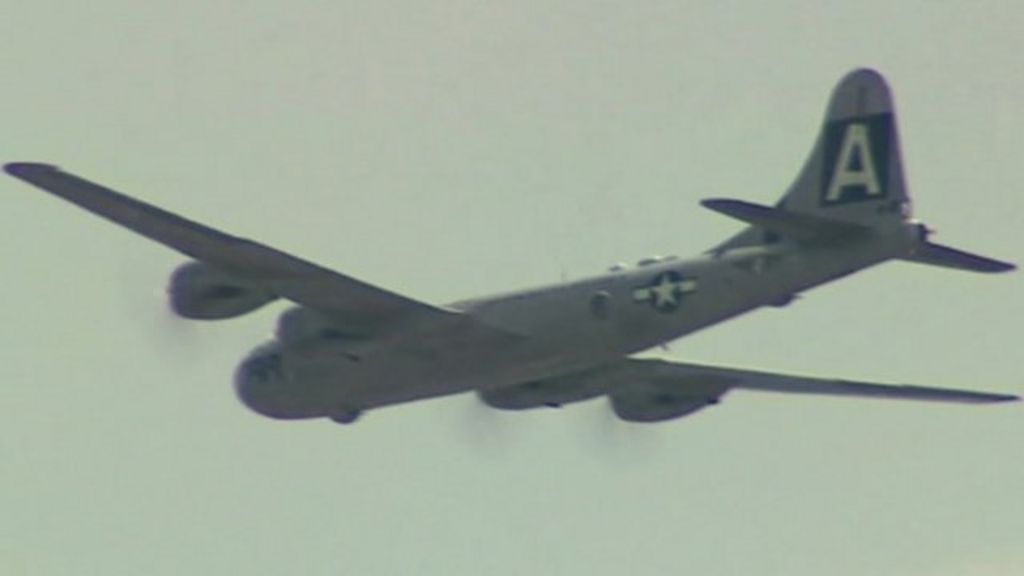 VE Day marked in Washington DC with WW2 aircraft flypast - BBC News