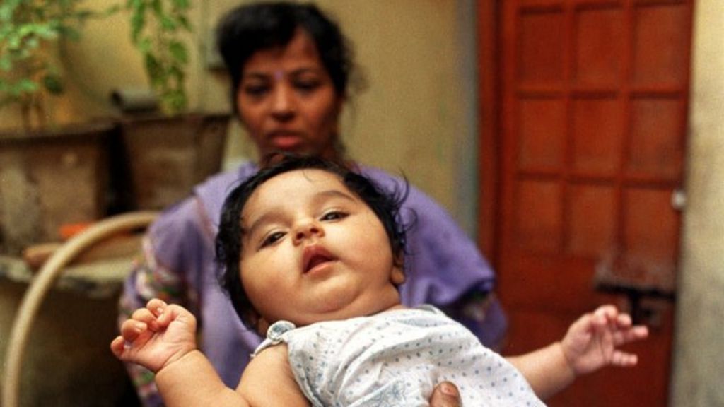 'I gave birth to India's billionth baby' - BBC News