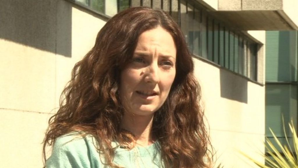 Researchers shortage as Welsh universities lag behind - BBC News