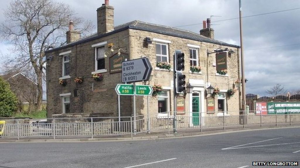 Cleckheaton woman dies in hospital after Wyke crash - BBC News