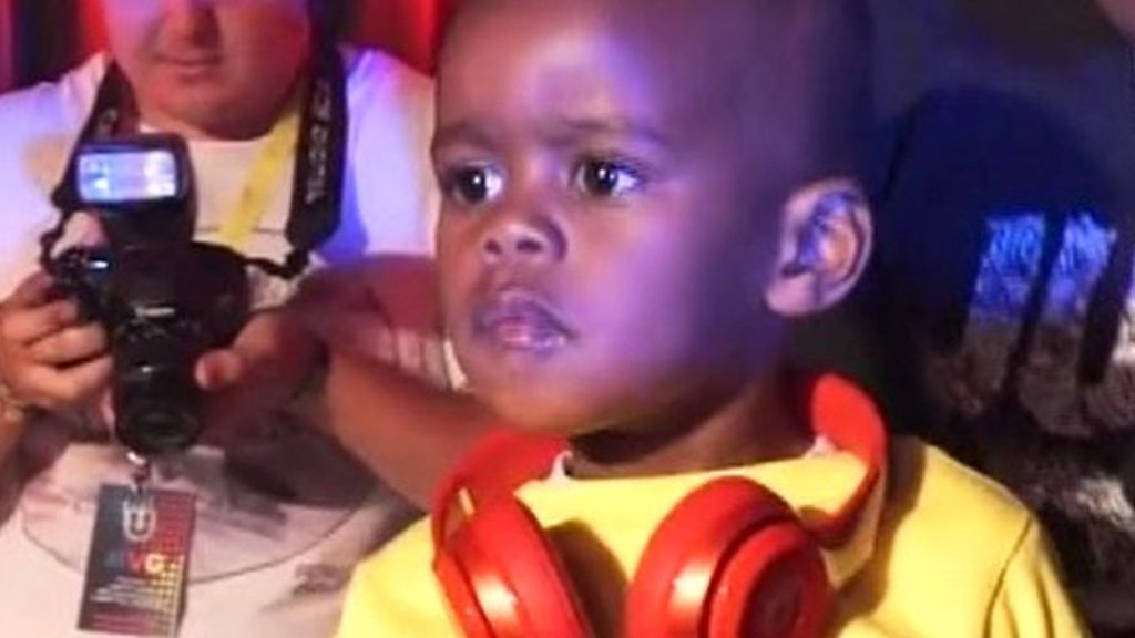 Three-year-old club DJ Arch Junior rocks South Africa - BBC News