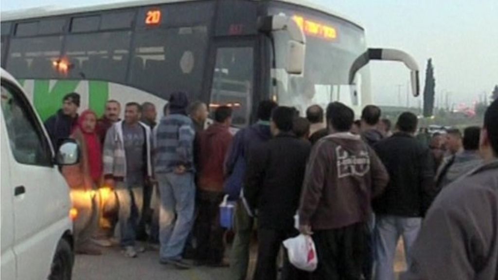 'Alarm' at Israeli bus segregation plans - BBC News